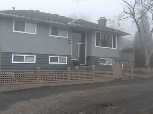 Update exterior bi level home