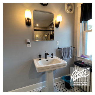 Black and White Bathroom Vanity - Campagne - Salle de Bain - Autres ...