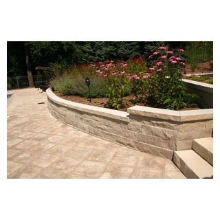 Natural Stone Seat Wall - Milwaukee - by Swimming Pool Services | Houzz