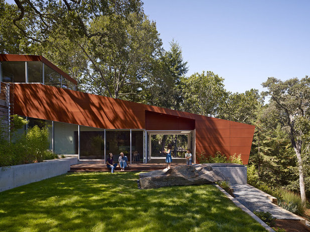 Single-Sloped Roofs Ramp Up Modern Homes