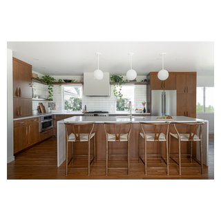 MID-CENTURY MODERN KITCHEN - Midcentury - Kitchen - Portland - by Molly ...