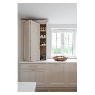 A Stately Surrey Home - Traditional - Kitchen - Surrey - by Chisholm ...