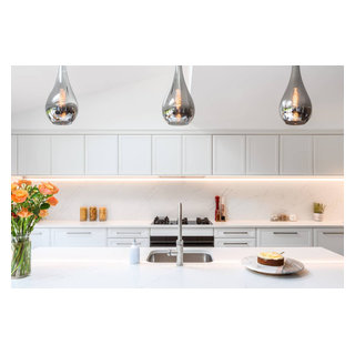 Jennifer & Nicholas - Kitchen - Sussex - by The Kitchen Store | Houzz