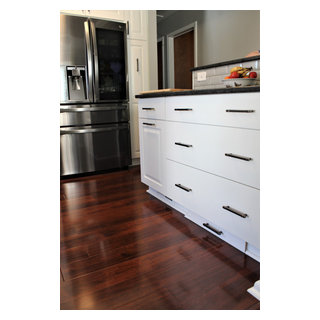 Showplace EVO Kitchen in Sierra Extra White w/ Slab Drawer Headers ...