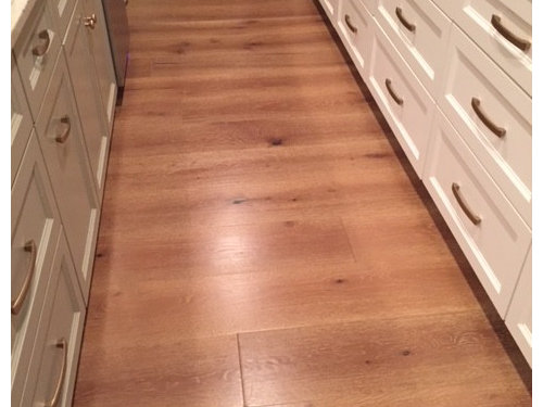 Durable kitchen rug with pop of color- navy and raspberry