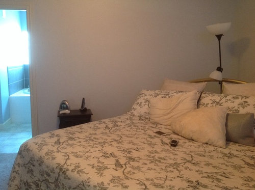 Master bedroom, horrible bed options!