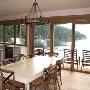 75 Most Popular Craftsman Kitchen with Window Backsplash Design Ideas ...