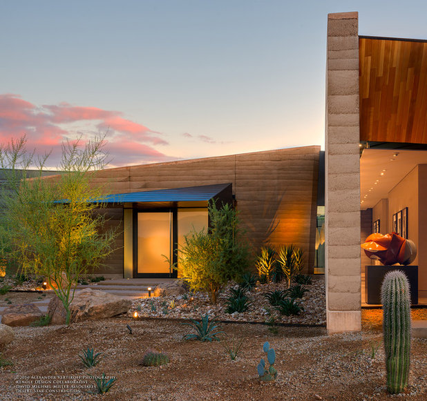Houzz Tour: Winged-Roof Home Soars to Capture Desert Views