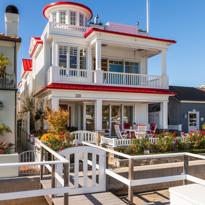 75 Exterior Home with a Red Roof Ideas You'll Love - April, 2026 | Houzz