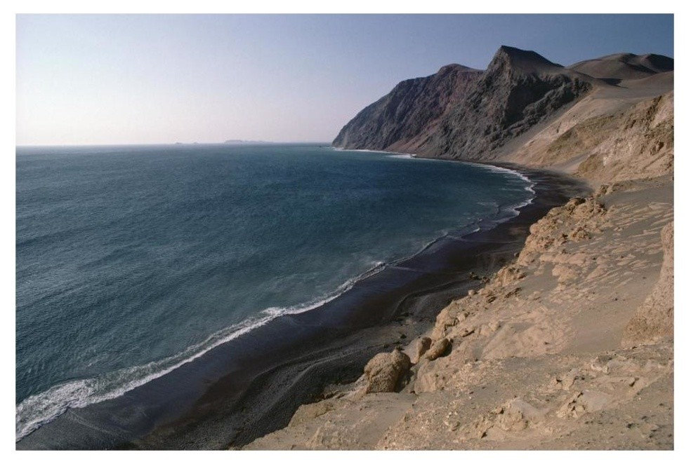 Atacama Desert, Sea Cliffs And Pacific Ocean, Paracas Peninsula, Peru ...
