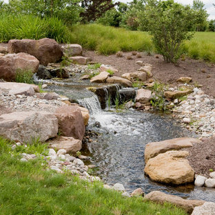 75 Beautiful Farmhouse Water Fountain Landscape Pictures & Ideas ...