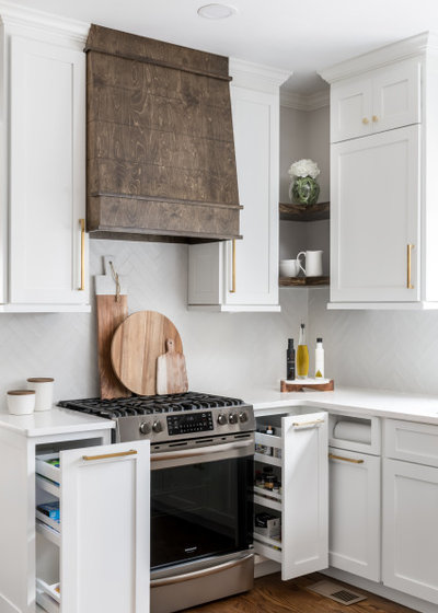 Kitchen of the Week: Storage Galore With a Light and Bright Style