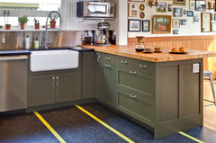 Peninsula different color than rest of the kitchen???