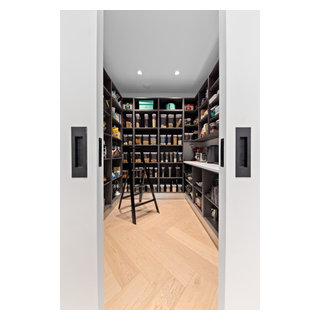 Northview Walk-in Pantry - Modern - Kitchen - Montreal - by Habikon | Houzz