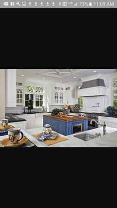 What color kitchen cabinets to go with flagstone floor please?