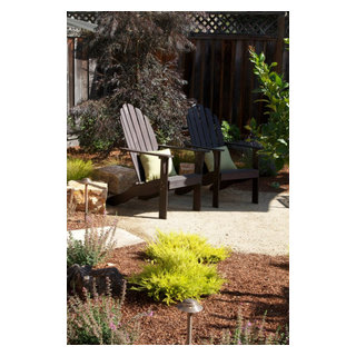 Decomposed granite and boulder seating area - Méditerranéen - San ...