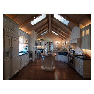 Luxury Farmhouse Kitchen - Country - Kitchen - Sacramento - by Wendy ...