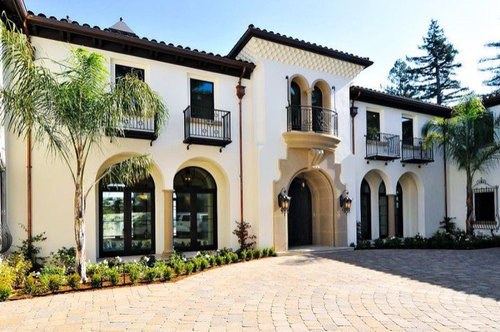 Paint exterior pop-outs a different color or not? | Houzz Forum