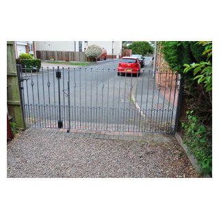 Driveway gate with built in self closing pedestrian gate - Classique ...