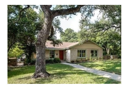 window trim for beige brick midcentury house