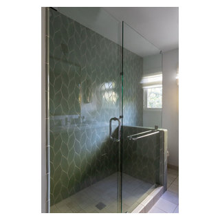 Leafy Rosemary Picket Shower Tile - Traditional - Bathroom - San ...
