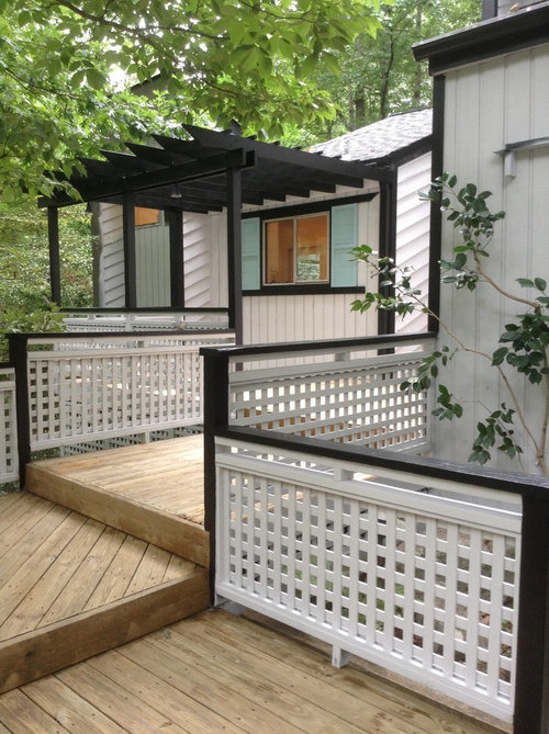 Arbor color - light gray like house or black as shown?