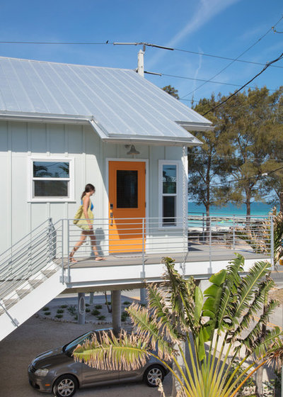 Houzz Tour: From Ramshackle Beach Shack to Storm-Resilient House