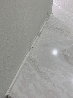 Quartz slab backsplash transition around/to window trim