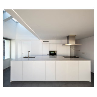 Una cocina contemporánea con vistas al mar - Contemporary - Kitchen ...