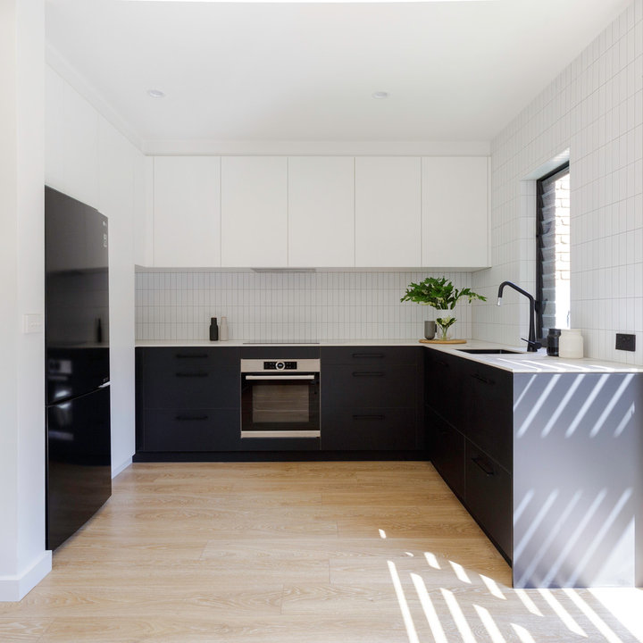 75 Beautiful Kitchen with Stainless Steel Benchtops Ideas & Designs ...