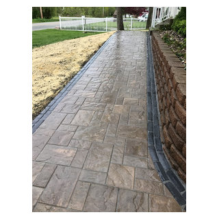 Unilock walkway Treo with Copthorne Basalt border - Klassisch modern ...