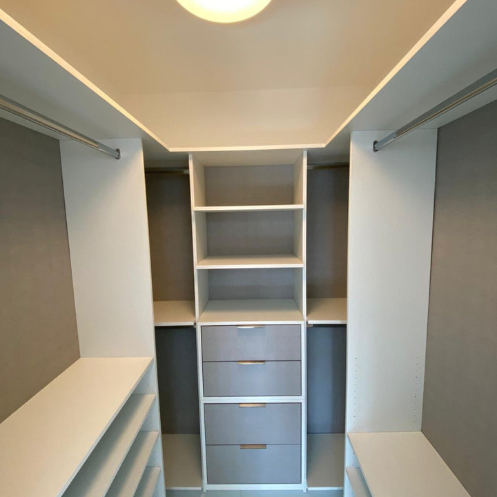 75 Beautiful Small Walk-in Wardrobe Ideas & Designs - August 2025 ...