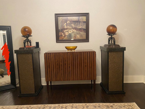 For the life of me I can’t figure out how to decorate this room. Help!