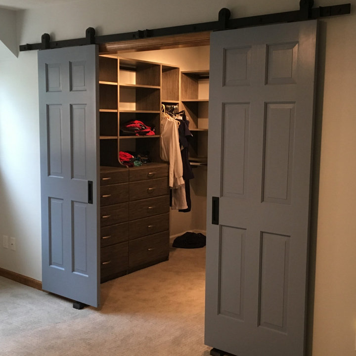 75 Beautiful Small Walk-in Wardrobe Ideas & Designs - October 2025 ...