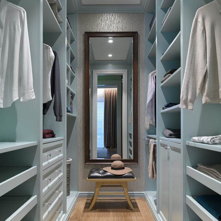 75 Beautiful Small Walk-in Wardrobe Ideas & Designs - November 2025 ...