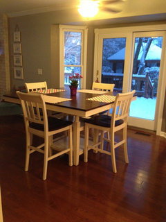 Round rug - square table?