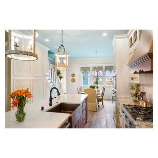 Traditional Home with a Gustavian Twist - Traditional - Kitchen ...