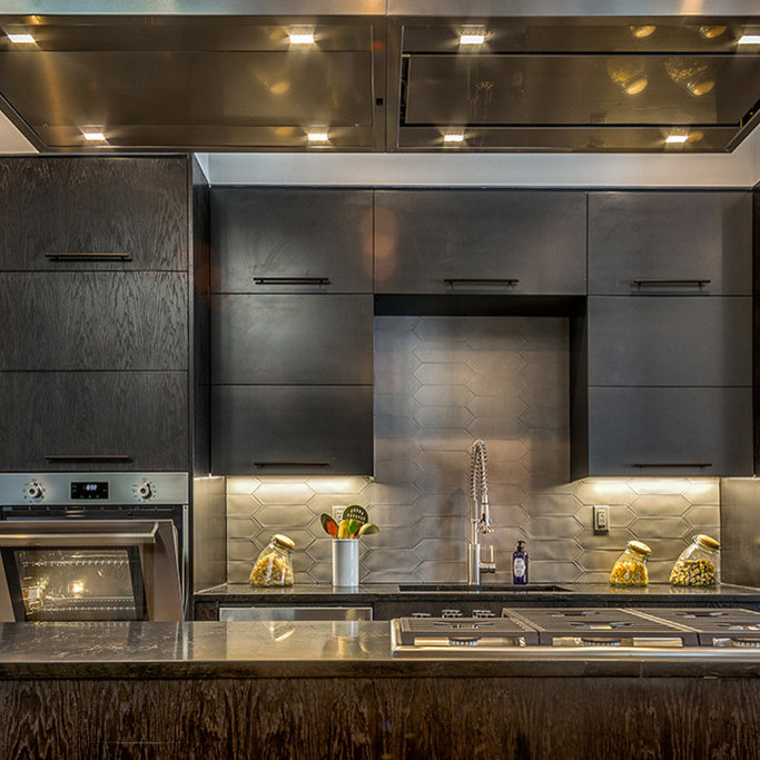 75 Beautiful Kitchen with Stainless Steel Benchtops Ideas & Designs ...