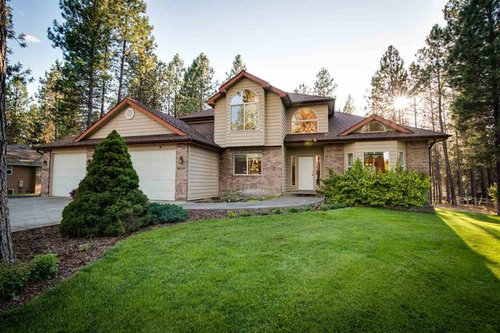 What kind of architecture would this 1995 house be characterized as?