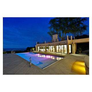 Wilmette, IL Rectilinear Swimming Pool with Separate Hot Tub ...