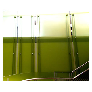Standoffs Secure Green Panels in Stairway 1 - Moderne - Autres ...