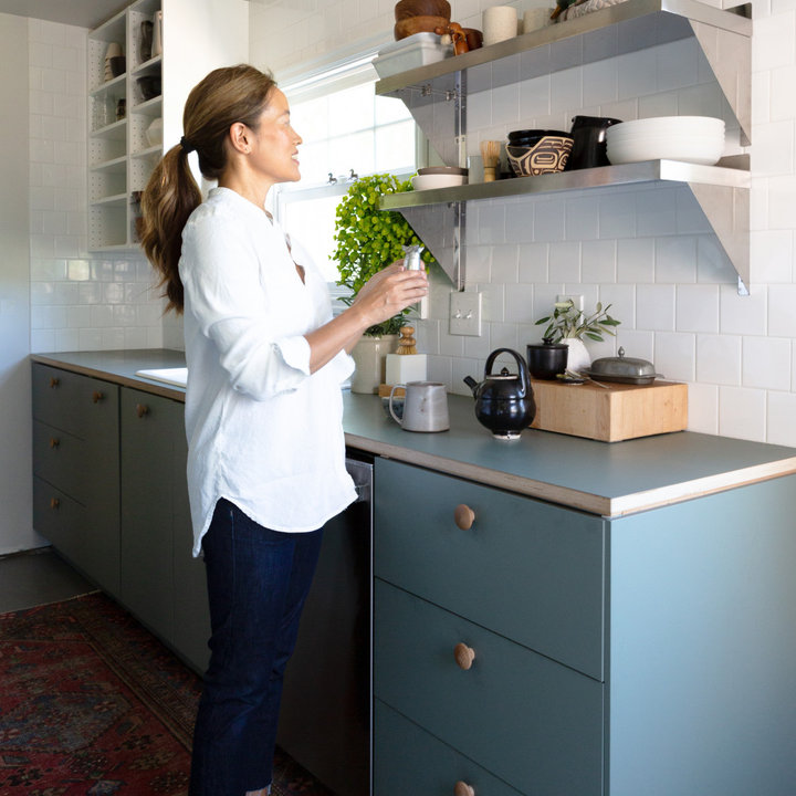 75 Beautiful Kitchen with Green Benchtop Ideas & Designs - July 2025 ...