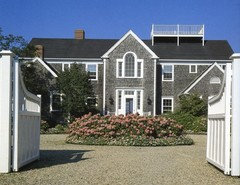 Inspiration for a Nantucket/Cape Cod cottage type home
