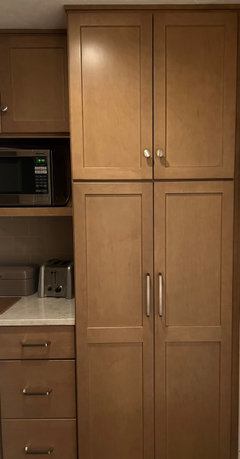 Knob or pull on tall pantry?