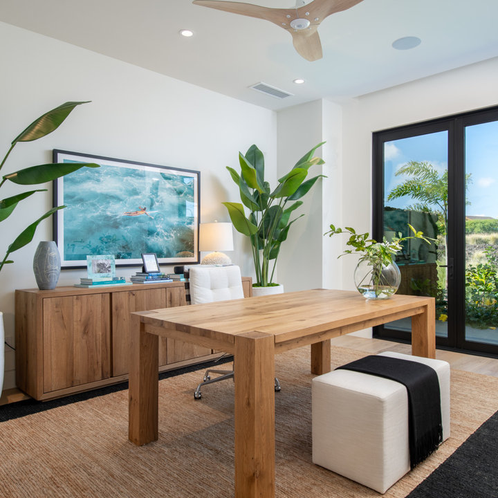 75 Beautiful Tropical Home Office Ideas & Designs - September 2025 ...