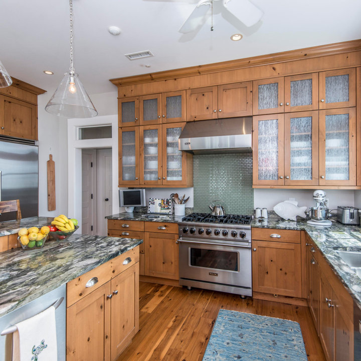75 Beautiful Kitchen with Green Benchtop Ideas & Designs - March 2025 ...