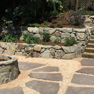75 Beautiful Hillside Landscaping With A Fire Pit Pictures & Ideas | Houzz