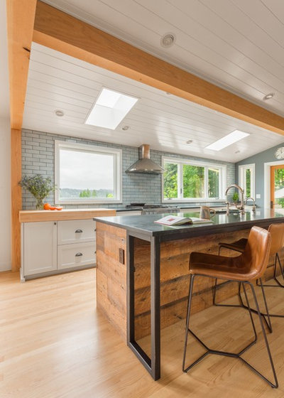 Kitchen of the Week: Big Windows, Great Views and a Large Island