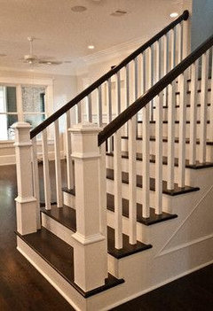 Staggered stair posts