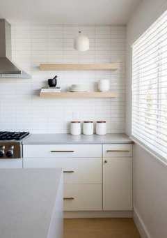 stacked or staggered kitchen backsplash?